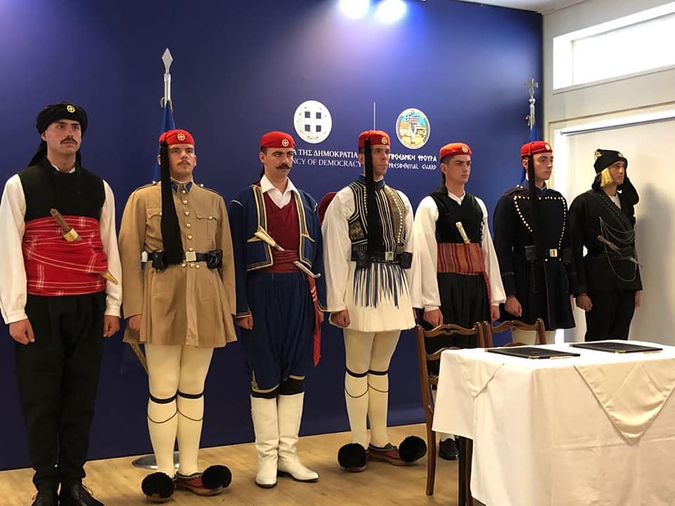 Και η Θρακιώτικη παραδοσιακή φορεσιά πλέον στην Προεδρική Φρουρά! | ΡΟΗ ...